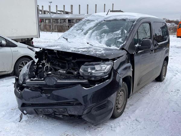 Black Toyota Proace City 2020 in Riga, with an engine capacity of 1.50 L and mileage of 113 thousand km for 5500 €, photo 1 on AUTOMOTO.COM.LV