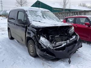 Black Toyota Proace City 2020 in Riga, with an engine capacity of 1.50 L and mileage of 113 thousand km for 5500 €, photo 2 on AUTOMOTO.COM.LV