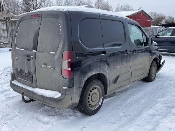 Black Toyota Proace City 2020 in Riga, with an engine capacity of 1.50 L and mileage of 113 thousand km for 5500 €, photo 3 on AUTOMOTO.COM.LV