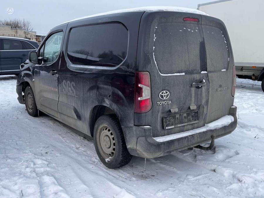 Black Toyota Proace City 2020 in Riga, with an engine capacity of 1.50 L and mileage of 113 thousand km for 5500 €, photo 4 on AUTOMOTO.COM.LV