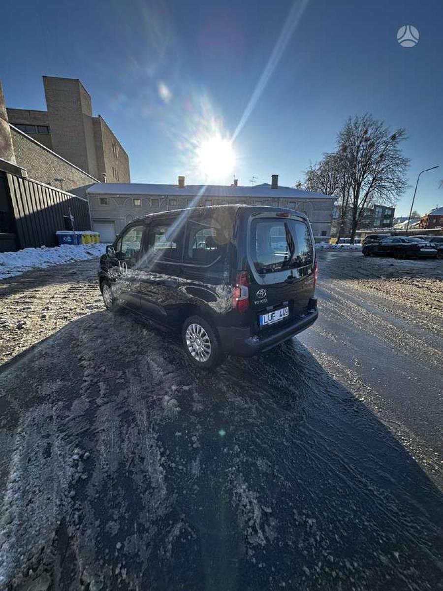 Melns Toyota Proace City 2021 Kauņa, ar dzinēja tilpumu 1.50 L un nobraukumu 107 tūkst. km par 11500 €, foto 2 vietnē AUTOMOTO.COM.LV