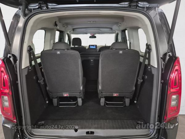 Black Toyota Proace City 2020 in Tallinn, with an engine capacity of 1.50 L and mileage of 152 thousand km for 17400 €, photo 10 on AUTOMOTO.COM.LV