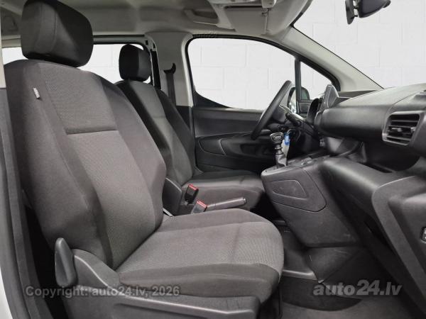 Black Toyota Proace City 2023 in Tallinn, with an engine capacity of 1.99 L and mileage of 53 thousand km for 17900 €, photo 6 on AUTOMOTO.COM.LV