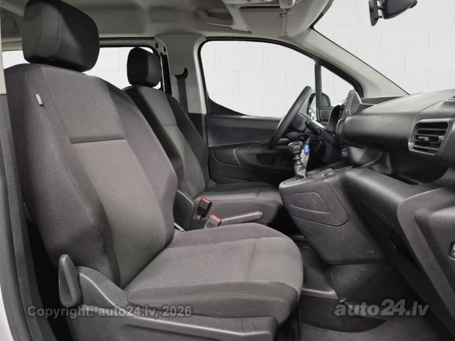 Black Toyota Proace City 2023 in Tallinn, with an engine capacity of 1.99 L and mileage of 53 thousand km for 17900 €, photo 7 on AUTOMOTO.COM.LV
