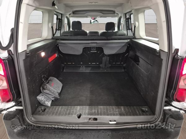 Black Toyota Proace City 2023 in Tallinn, with an engine capacity of 1.99 L and mileage of 53 thousand km for 17900 €, photo 10 on AUTOMOTO.COM.LV
