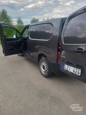 Grey Toyota Proace City 2021 in Prienai, with an engine capacity of 1.50 L and mileage of 148 thousand km for 13500 €, photo 4 on AUTOMOTO.COM.LV