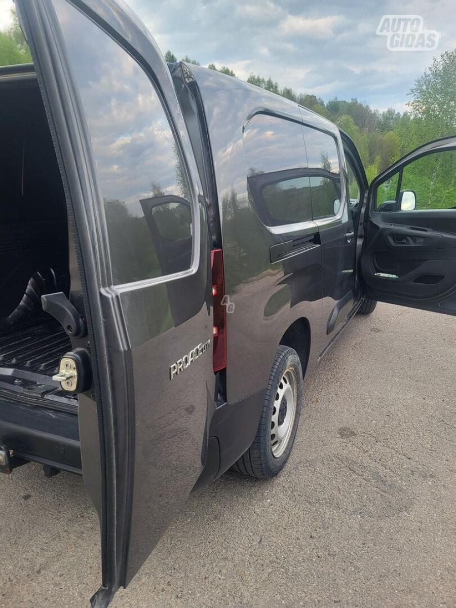 Grey Toyota Proace City 2021 in Prienai, with an engine capacity of 1.50 L and mileage of 148 thousand km for 13500 €, photo 9 on AUTOMOTO.COM.LV