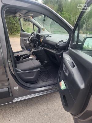 Grey Toyota Proace City 2021 in Prienai, with an engine capacity of 1.50 L and mileage of 148 thousand km for 13500 €, photo 10 on AUTOMOTO.COM.LV