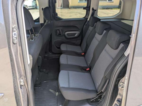Grey Toyota Proace City 2021 in Vilnius, with an engine capacity of 1.50 L and mileage of 89 thousand km for 12999 €, photo 8 on AUTOMOTO.COM.LV