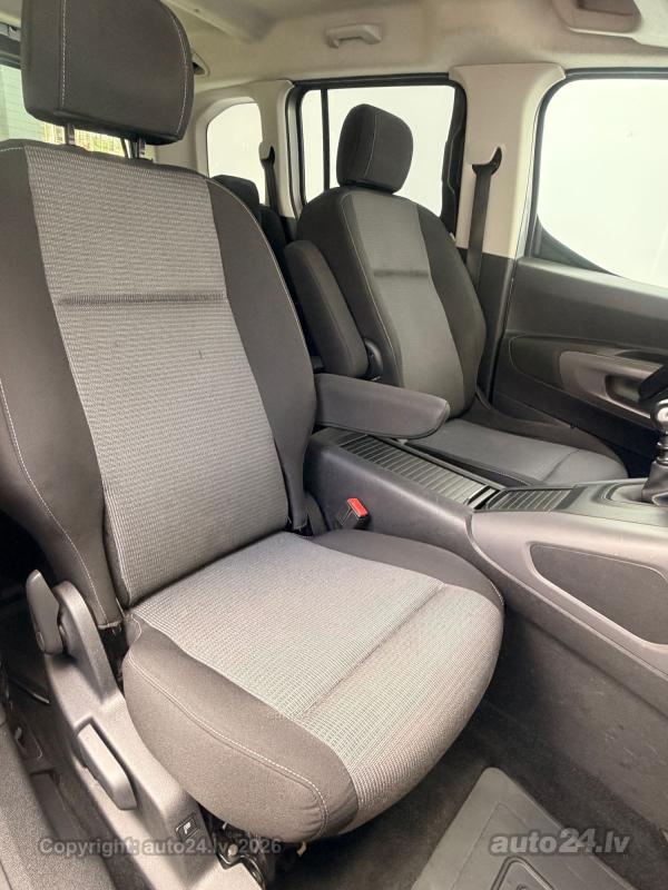 Grey Toyota Proace City 2020 in Tallinn, with an engine capacity of 1.50 L and mileage of 135 thousand km for 14995 €, photo 6 on AUTOMOTO.COM.LV