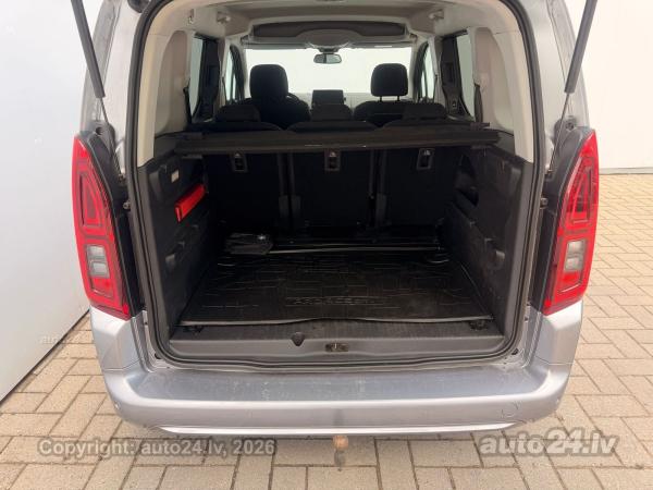 Grey Toyota Proace City 2020 in Tallinn, with an engine capacity of 1.50 L and mileage of 135 thousand km for 14995 €, photo 10 on AUTOMOTO.COM.LV