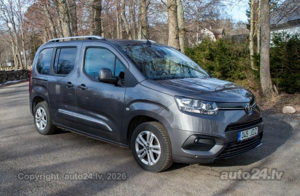 Grey Toyota Proace City 2021 in Tallinn, with an engine capacity of 1.20 L and mileage of 75 thousand km for 19999 €, photo 1 on AUTOMOTO.COM.LV