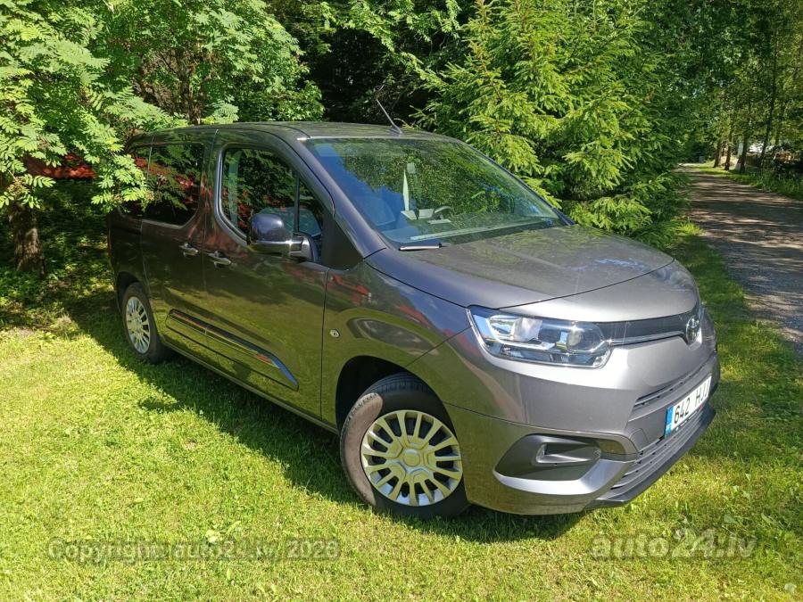 Grey Toyota Proace City 2022 in Tallinn, with an engine capacity of 1.20 L and mileage of 50 thousand km for 12500 €, photo 5 on AUTOMOTO.COM.LV