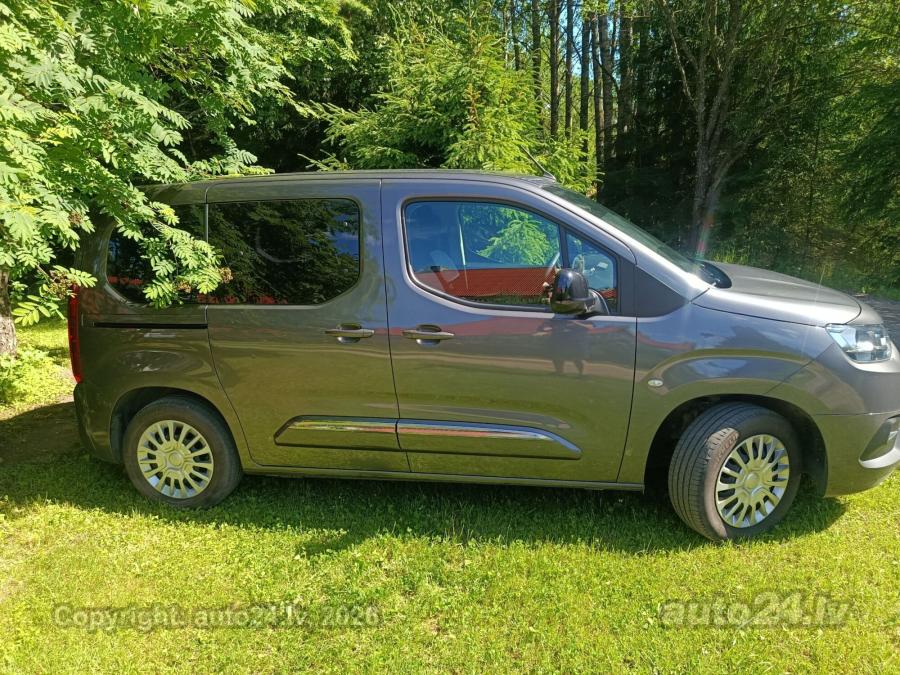 Grey Toyota Proace City 2022 in Tallinn, with an engine capacity of 1.20 L and mileage of 50 thousand km for 12500 €, photo 6 on AUTOMOTO.COM.LV