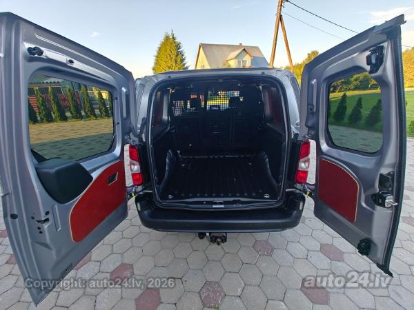 Pelēks Toyota Proace City 2024 Paide, ar dzinēja tilpumu 1.50 L un nobraukumu 46 tūkst. km par 26900 €, foto 8 vietnē AUTOMOTO.COM.LV
