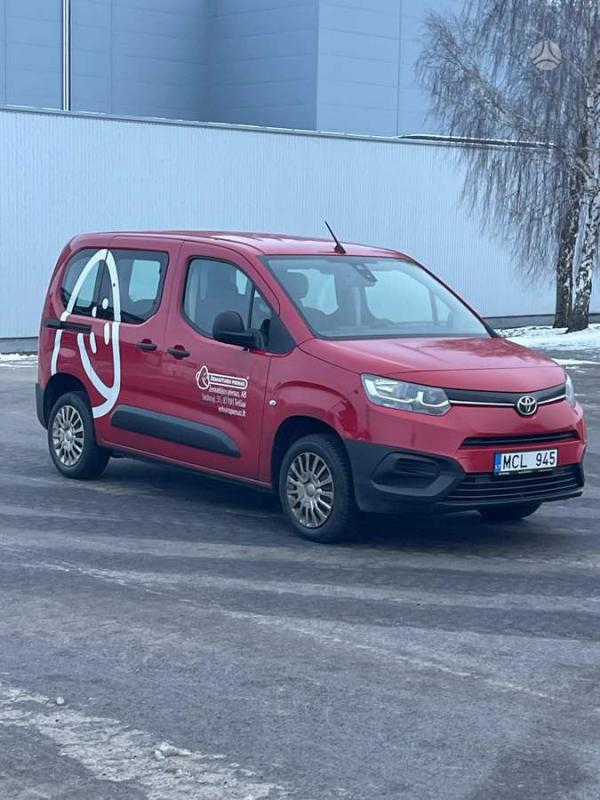 Sarkans Toyota Proace City 2021 Telšiai, ar dzinēja tilpumu 1.50 L un nobraukumu 111 tūkst. km par 14000 €, foto 1 vietnē AUTOMOTO.COM.LV