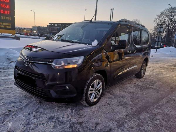 Black Toyota Proace City Verso 2021 in Kaunas, with an engine capacity of 1.20 L and mileage of 257 thousand km for 12550 €, photo 1 on AUTOMOTO.COM.LV
