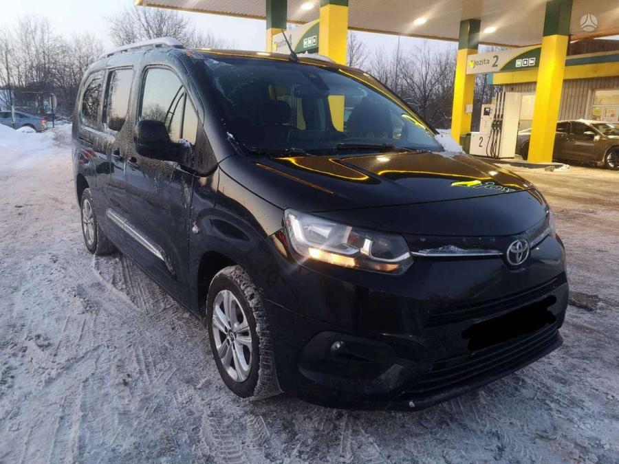 Black Toyota Proace City Verso 2021 in Kaunas, with an engine capacity of 1.20 L and mileage of 257 thousand km for 12550 €, photo 2 on AUTOMOTO.COM.LV