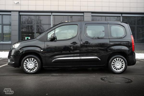Black Toyota Proace City Verso 2021 in Vilnius, with an engine capacity of 1.20 L and mileage of 124 thousand km for 14490 €, photo 6 on AUTOMOTO.COM.LV