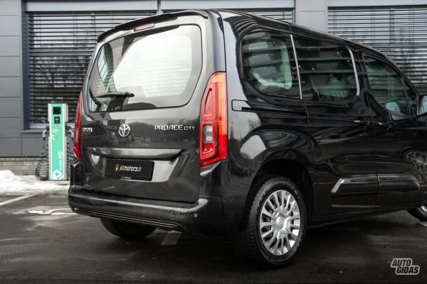 Black Toyota Proace City Verso 2021 in Vilnius, with an engine capacity of 1.20 L and mileage of 124 thousand km for 14490 €, photo 10 on AUTOMOTO.COM.LV