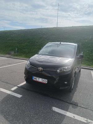 Black Toyota Proace City Verso 2022 in Vilnius, with an engine capacity of 1.20 L and mileage of 25 thousand km for 19999 €, photo 3 on AUTOMOTO.COM.LV