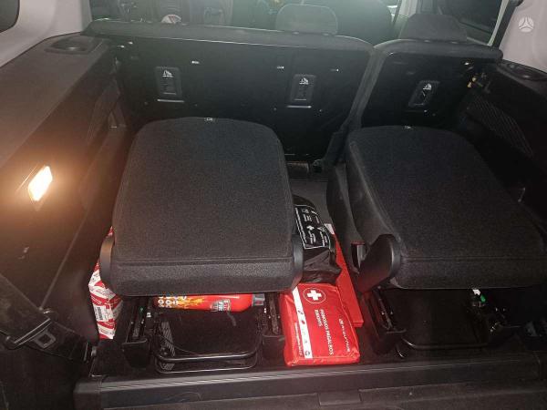 Black Toyota Proace City Verso 2022 in Vilnius, with an engine capacity of 1.20 L and mileage of 25 thousand km for 19999 €, photo 8 on AUTOMOTO.COM.LV