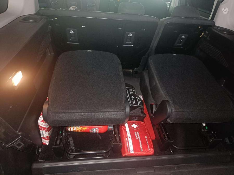 Black Toyota Proace City Verso 2022 in Vilnius, with an engine capacity of 1.20 L and mileage of 25 thousand km for 19999 €, photo 8 on AUTOMOTO.COM.LV