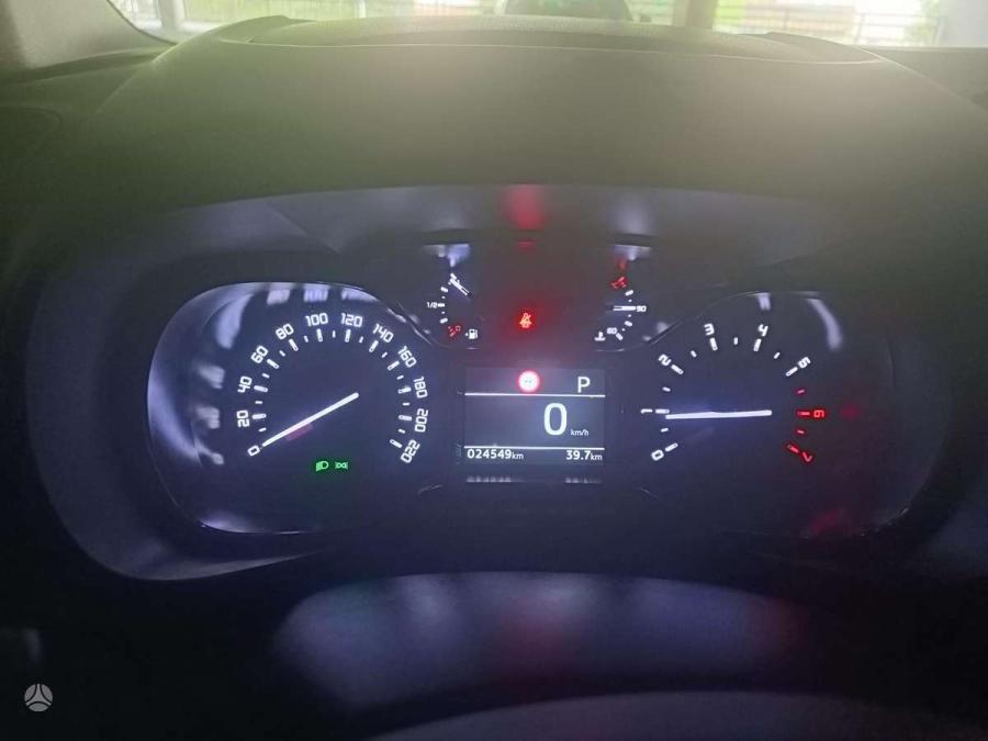 Black Toyota Proace City Verso 2022 in Vilnius, with an engine capacity of 1.20 L and mileage of 25 thousand km for 19999 €, photo 9 on AUTOMOTO.COM.LV