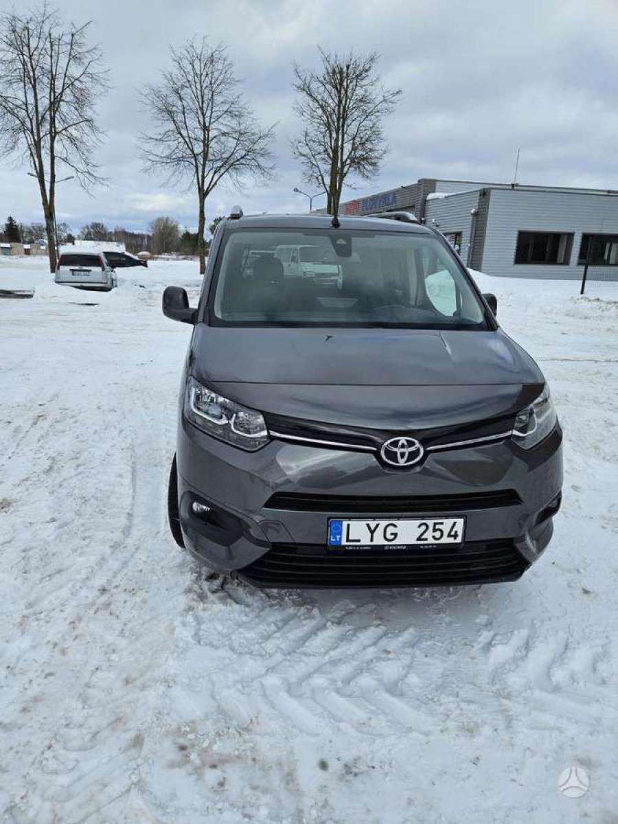 Brown Toyota Proace City Verso 2020 in Silute, with an engine capacity of 1.50 L and mileage of 111 thousand km for 17300 €, photo 1 on AUTOMOTO.COM.LV