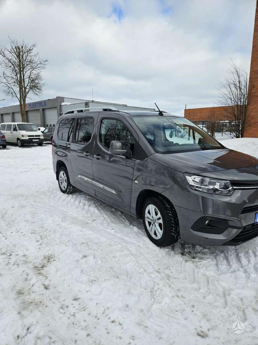 Brown Toyota Proace City Verso 2020 in Silute, with an engine capacity of 1.50 L and mileage of 111 thousand km for 17300 €, photo 2 on AUTOMOTO.COM.LV
