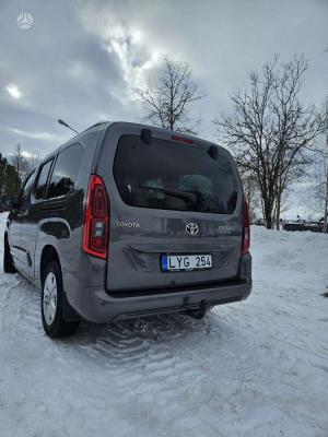 Brown Toyota Proace City Verso 2020 in Silute, with an engine capacity of 1.50 L and mileage of 111 thousand km for 17300 €, photo 4 on AUTOMOTO.COM.LV