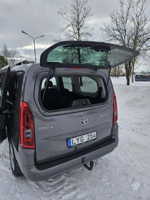 Brown Toyota Proace City Verso 2020 in Silute, with an engine capacity of 1.50 L and mileage of 111 thousand km for 17300 €, photo 6 on AUTOMOTO.COM.LV