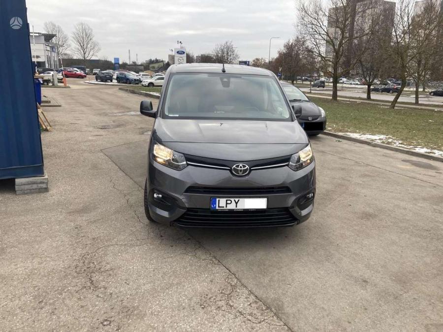 Grey Toyota Proace City Verso 2020 in Kaunas, with an engine capacity of 1.50 L and mileage of 210 thousand km for 13200 €, photo 1 on AUTOMOTO.COM.LV