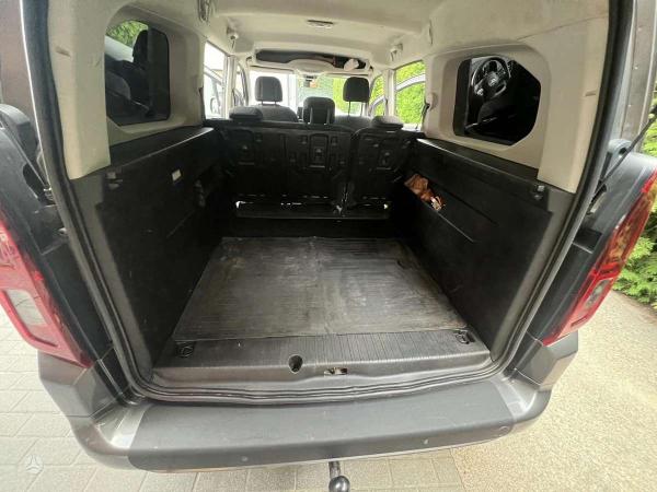 Grey Toyota Proace City Verso 2020 in Kaunas, with an engine capacity of 1.50 L and mileage of 210 thousand km for 13200 €, photo 6 on AUTOMOTO.COM.LV