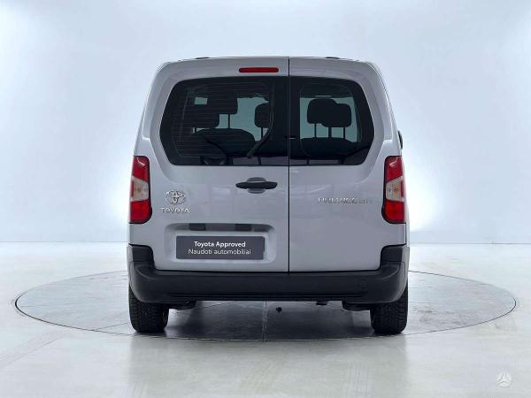 Pelēks Toyota Proace City Verso 2022 Viļņa, ar dzinēja tilpumu 1.50 L un nobraukumu 149 tūkst. km par 14800 €, foto 4 vietnē AUTOMOTO.COM.LV