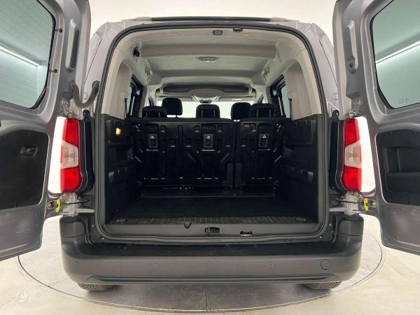 Pelēks Toyota Proace City Verso 2022 Viļņa, ar dzinēja tilpumu 1.50 L un nobraukumu 149 tūkst. km par 14800 €, foto 10 vietnē AUTOMOTO.COM.LV