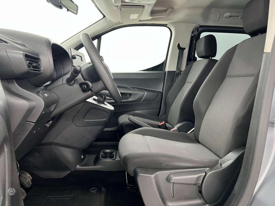 Pelēks Toyota Proace City Verso 2022 Viļņa, ar dzinēja tilpumu 1.50 L un nobraukumu 149 tūkst. km par 14800 €, foto 12 vietnē AUTOMOTO.COM.LV