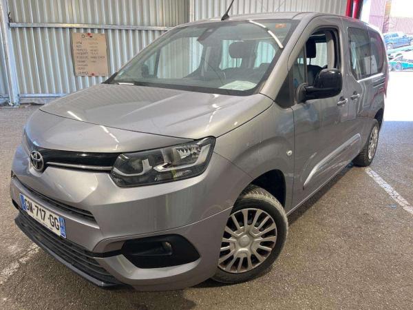 Pelēks Toyota Proace City Verso 2023 Viļņa, ar dzinēja tilpumu 1.20 L un nobraukumu 82 tūkst. km par 19844 €, foto  vietnē AUTOMOTO.COM.LV