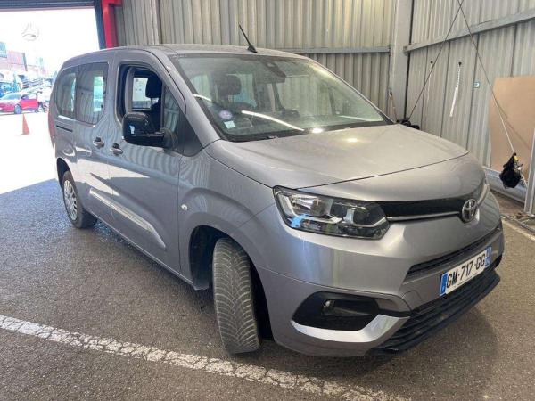 Pelēks Toyota Proace City Verso 2023 Viļņa, ar dzinēja tilpumu 1.20 L un nobraukumu 82 tūkst. km par 19844 €, foto 2 vietnē AUTOMOTO.COM.LV