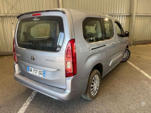 Pelēks Toyota Proace City Verso 2023 Viļņa, ar dzinēja tilpumu 1.20 L un nobraukumu 82 tūkst. km par 19844 €, foto 5 vietnē AUTOMOTO.COM.LV
