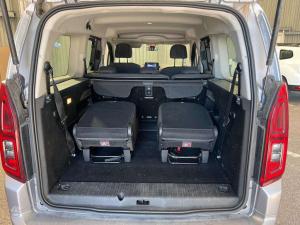 Pelēks Toyota Proace City Verso 2023 Viļņa, ar dzinēja tilpumu 1.20 L un nobraukumu 82 tūkst. km par 19844 €, foto 6 vietnē AUTOMOTO.COM.LV