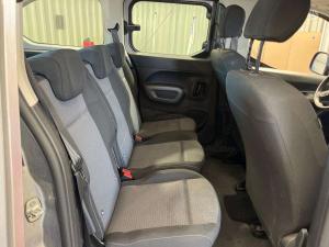 Pelēks Toyota Proace City Verso 2023 Viļņa, ar dzinēja tilpumu 1.20 L un nobraukumu 82 tūkst. km par 19844 €, foto 9 vietnē AUTOMOTO.COM.LV