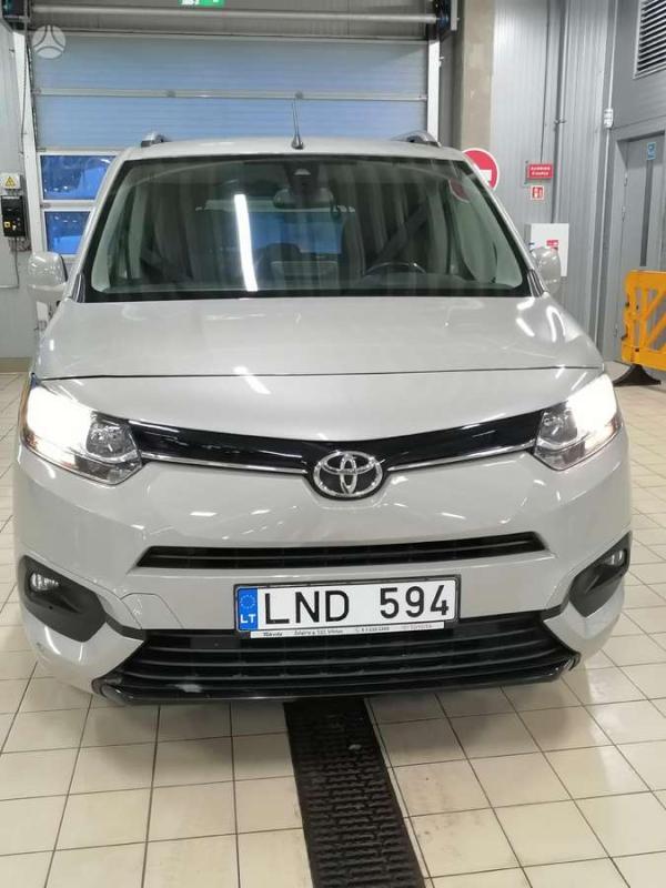 Pelēks Toyota Proace City Verso 2020 Viļņa, ar dzinēja tilpumu 1.20 L un nobraukumu 168 tūkst. km par 12400 €, foto 2 vietnē AUTOMOTO.COM.LV
