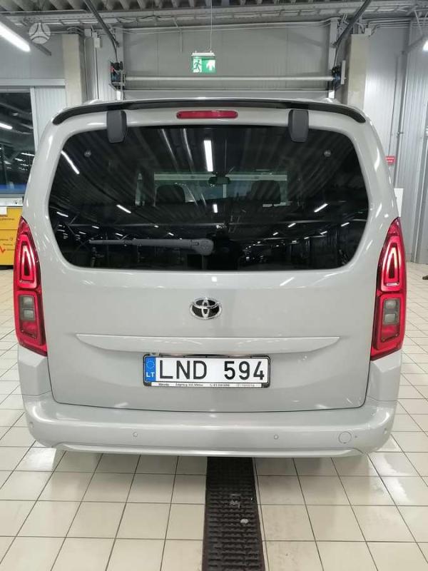 Pelēks Toyota Proace City Verso 2020 Viļņa, ar dzinēja tilpumu 1.20 L un nobraukumu 168 tūkst. km par 12400 €, foto 5 vietnē AUTOMOTO.COM.LV