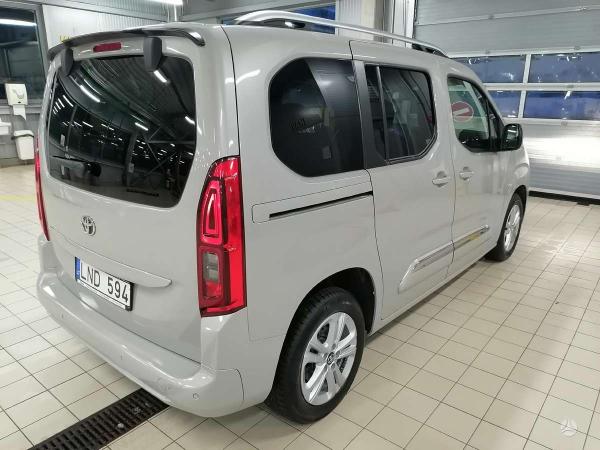 Pelēks Toyota Proace City Verso 2020 Viļņa, ar dzinēja tilpumu 1.20 L un nobraukumu 168 tūkst. km par 12400 €, foto 6 vietnē AUTOMOTO.COM.LV