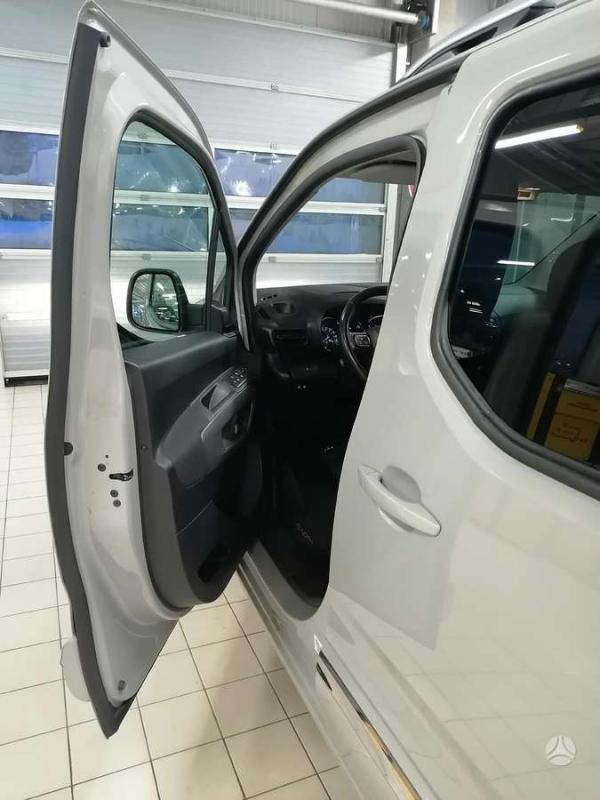 Pelēks Toyota Proace City Verso 2020 Viļņa, ar dzinēja tilpumu 1.20 L un nobraukumu 168 tūkst. km par 12400 €, foto 9 vietnē AUTOMOTO.COM.LV