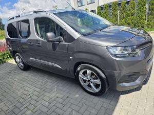 Pelēks Toyota Proace City Verso 2020 Klaipėda, ar dzinēja tilpumu 1.50 L un nobraukumu 174 tūkst. km par 16500 €, foto  vietnē AUTOMOTO.COM.LV