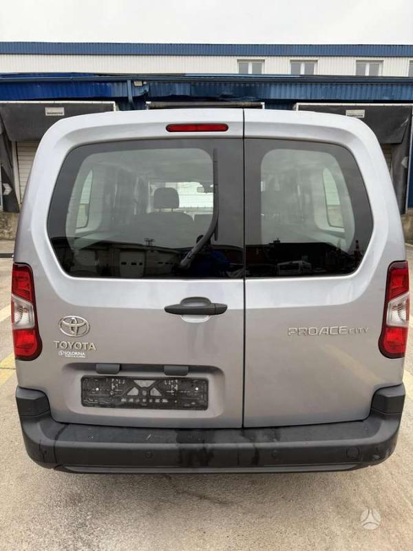 Pelēks Toyota Proace City Verso 2021 Klaipėda, ar dzinēja tilpumu 1.50 L un nobraukumu 183 tūkst. km par 12200 €, foto 8 vietnē AUTOMOTO.COM.LV