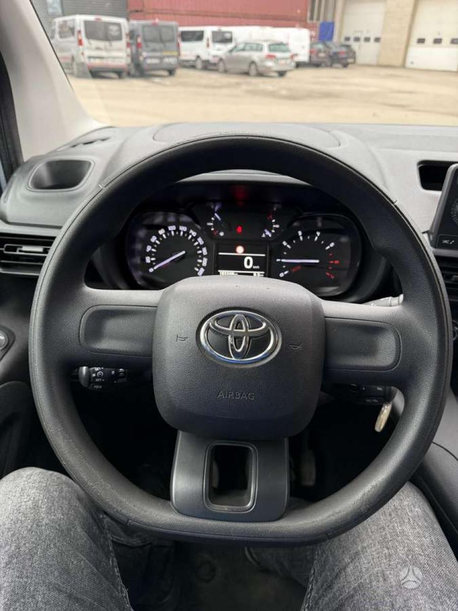 Pelēks Toyota Proace City Verso 2021 Klaipėda, ar dzinēja tilpumu 1.50 L un nobraukumu 183 tūkst. km par 12200 €, foto 10 vietnē AUTOMOTO.COM.LV