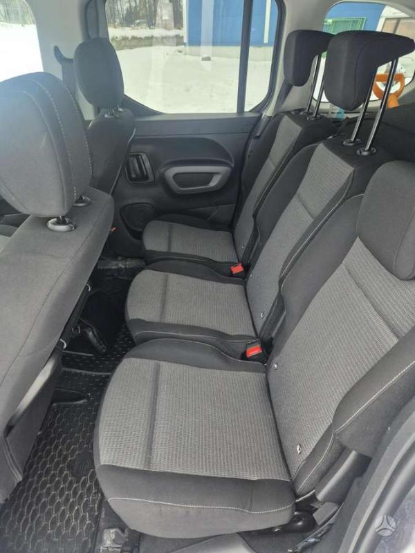 Grey Toyota Proace City Verso 2021 in Vilnius, with an engine capacity of 1.20 L and mileage of 93 thousand km for 16900 €, photo 7 on AUTOMOTO.COM.LV